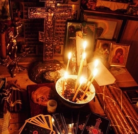 Анна Григорьевна - практикующий маг, сильная ясновидящая, известная гадалка